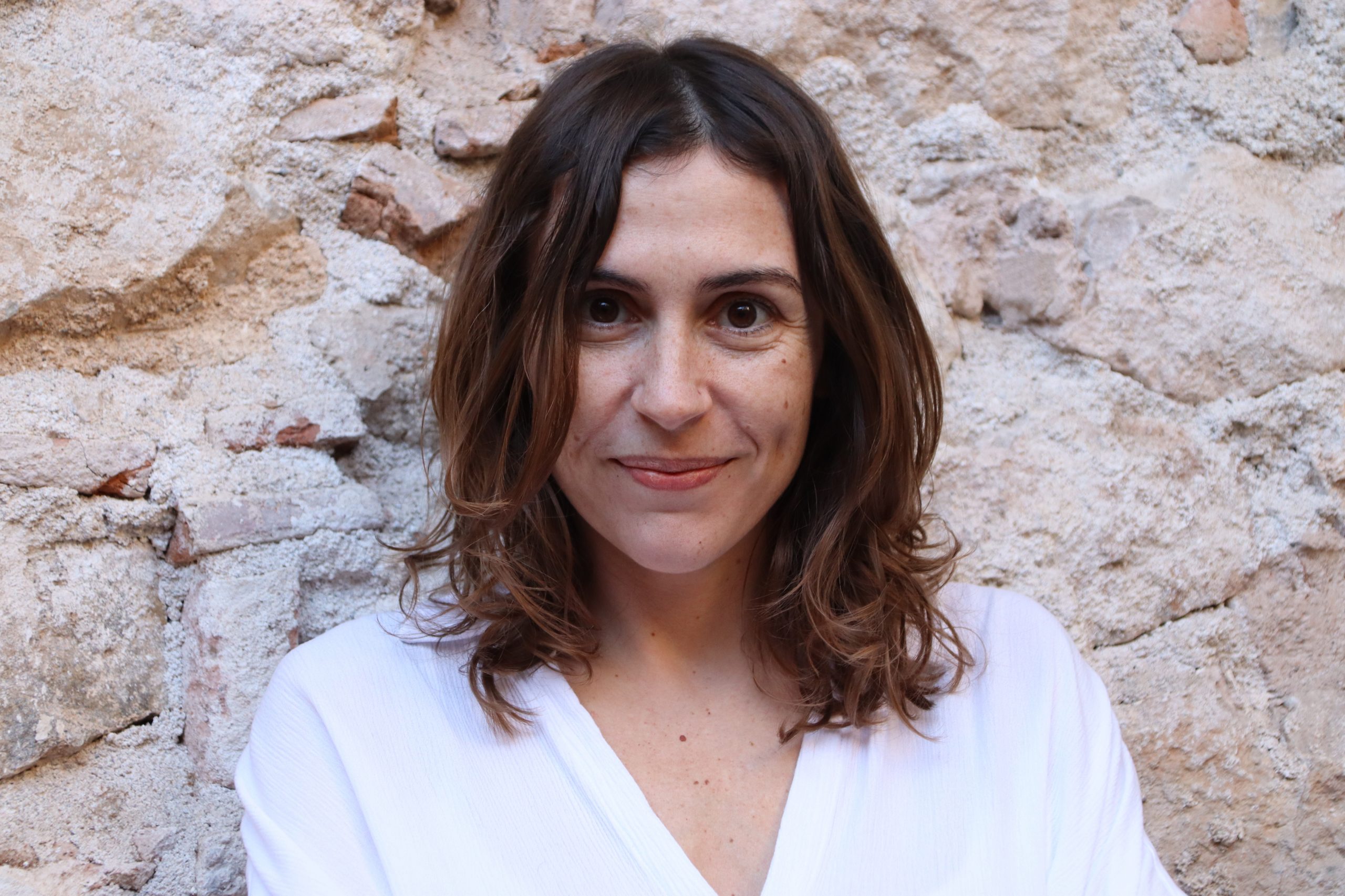 Maria Climent publica un nou llibre titulat 'Mai és una paraula molt ...