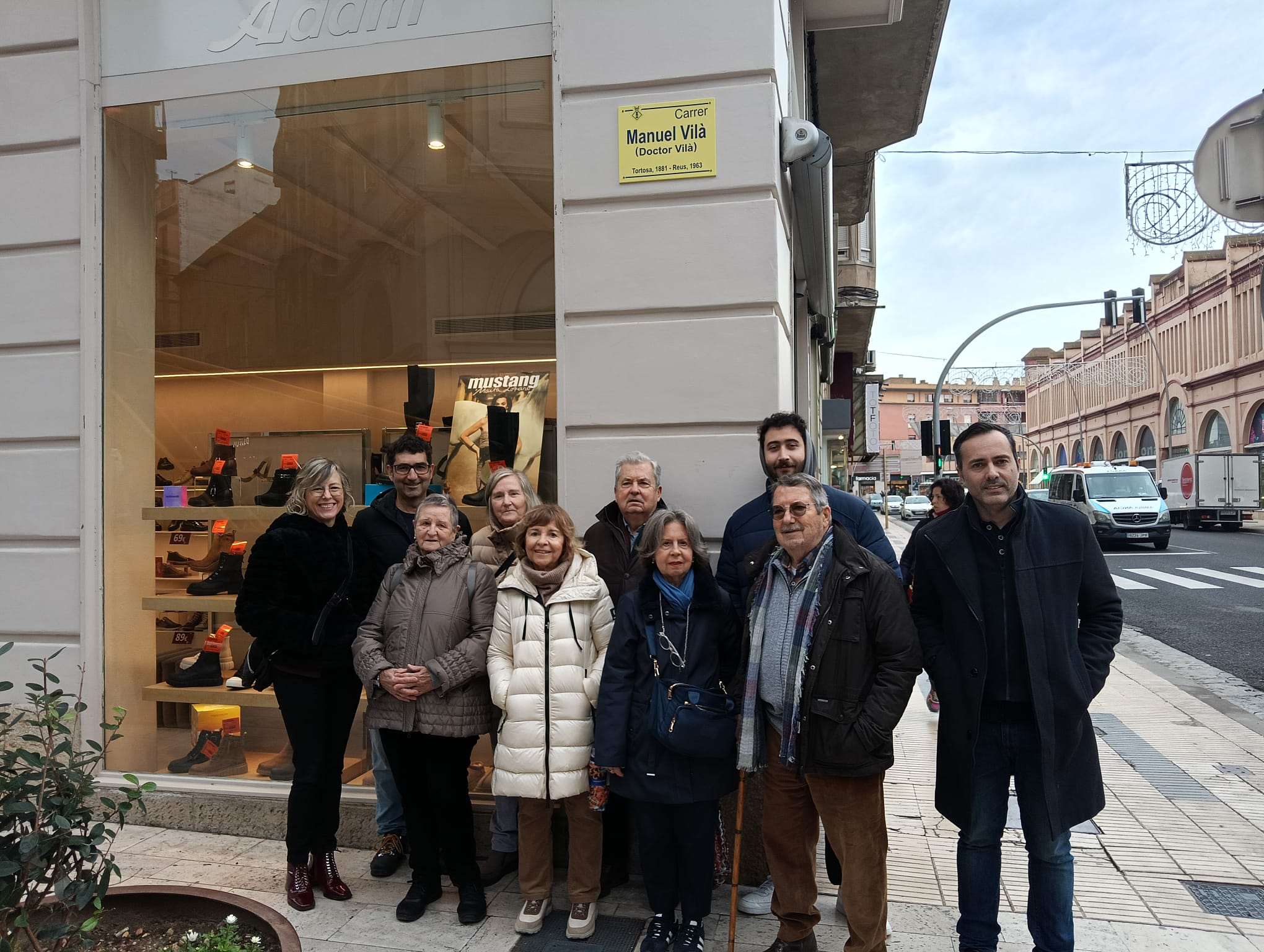 Tortosa renova les plaques del carrer Manuel Vilà en memòria de “el ...